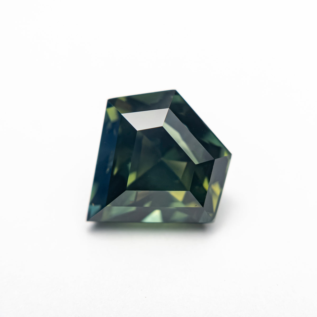 2.99ct 8.66x9.11x6.03mm Shield Step Cut Sapphire 27351-01 – ATTIC