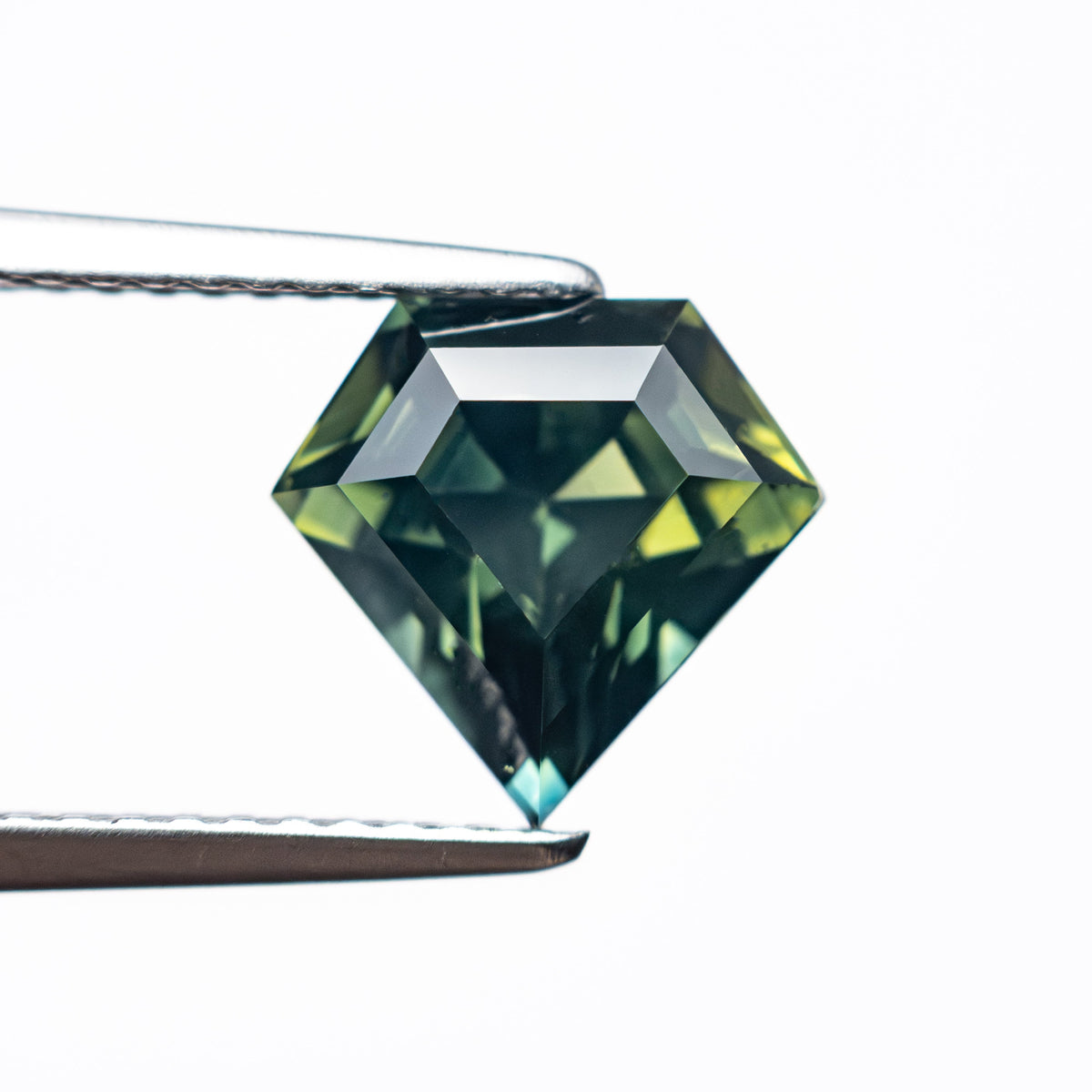2.99ct 8.66x9.11x6.03mm Shield Step Cut Sapphire 27351-01 | ATTIC